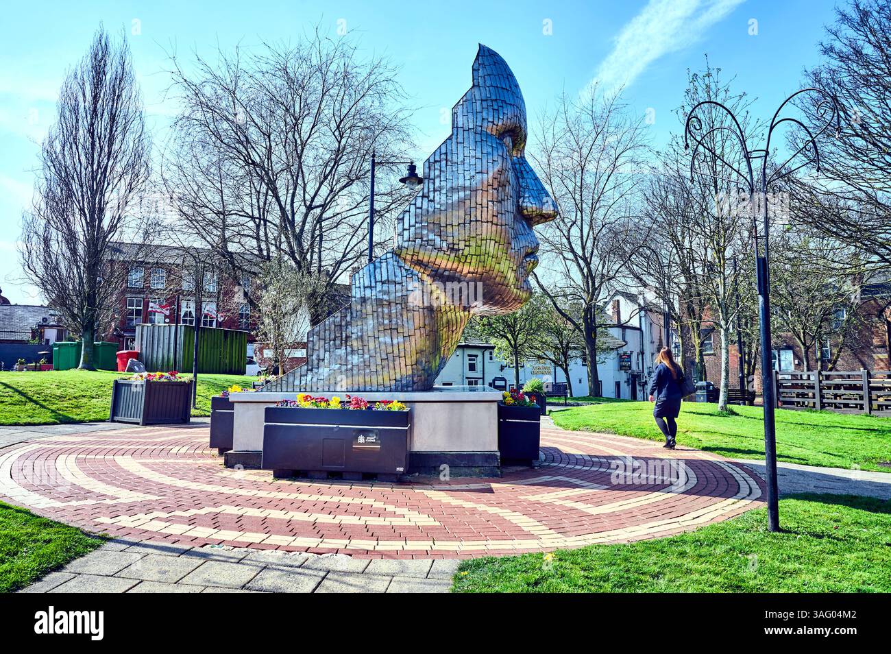 The face of Wigan statue by Rick Kirby in Believe Square,Wigan town ...