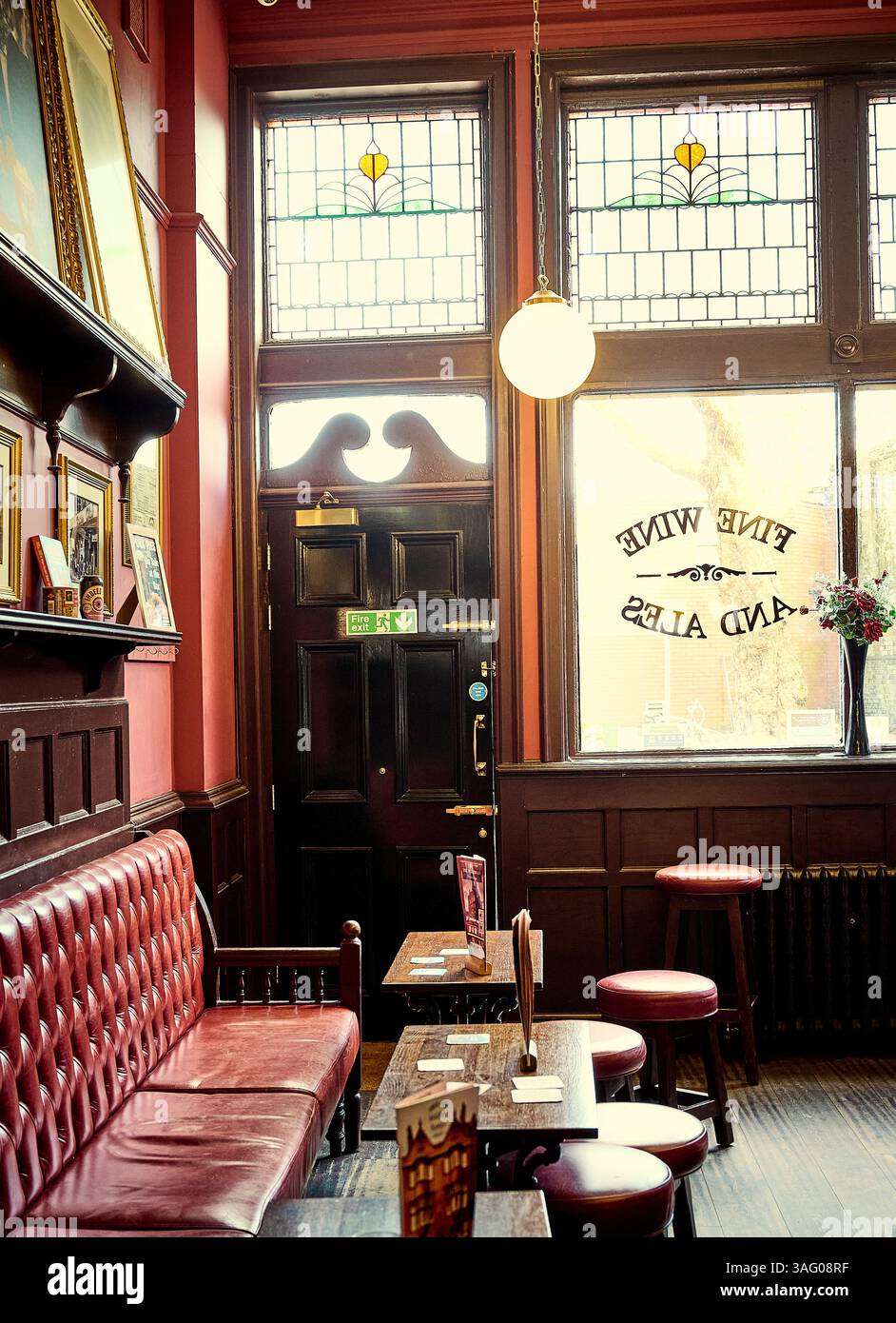 The interior of the Swan and Railway pub in Wigan,UK Stock Photo - Alamy