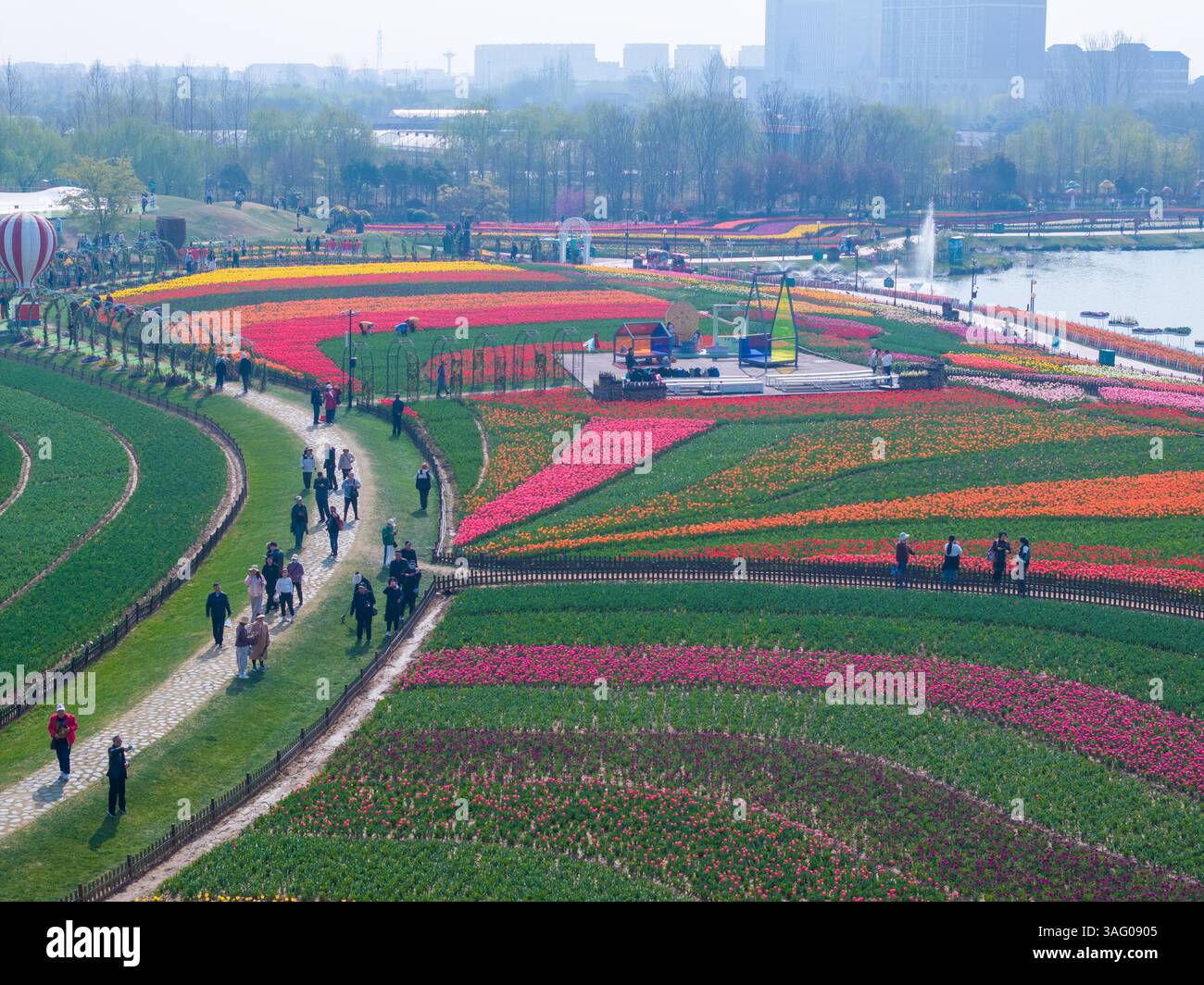 Aerial photo shows blooming flowers in Yancheng City, east China's ...