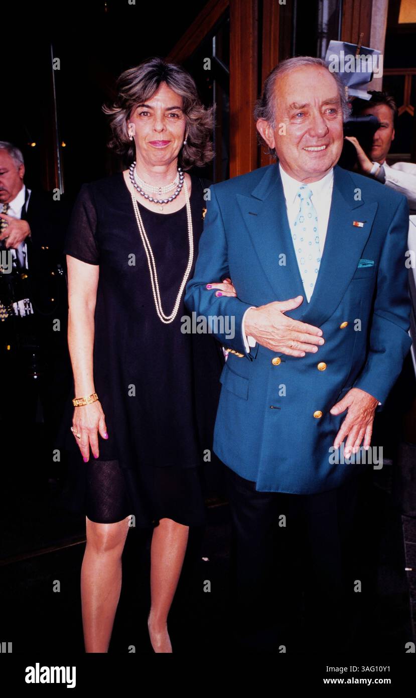 Gäste auf dem Fest der Lisa Film Produktion: Der Schauspieler Hans ...