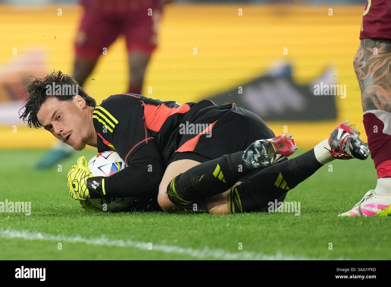 Roma, Italia. 06th Apr, 2025. Roma's goalkeeper Mile Svilar during the ...