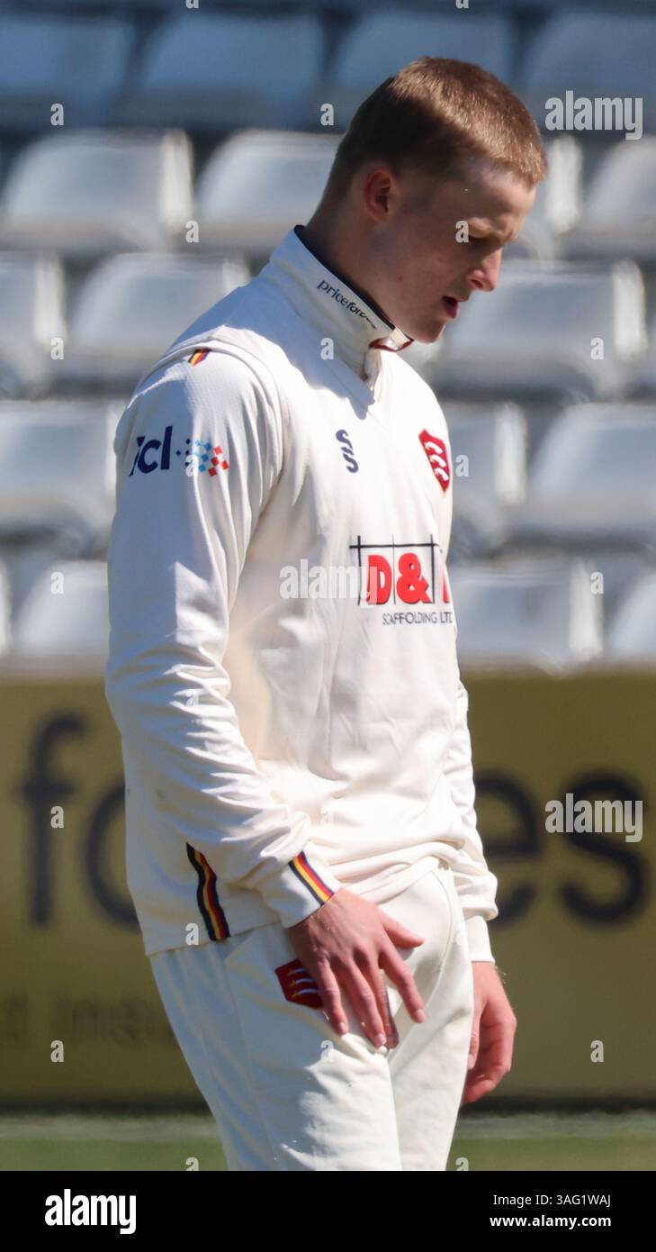 Chelmsford, UK. 07th Apr, 2025. CHELMSFORD, ENGLAND - Essex's Charlie ...