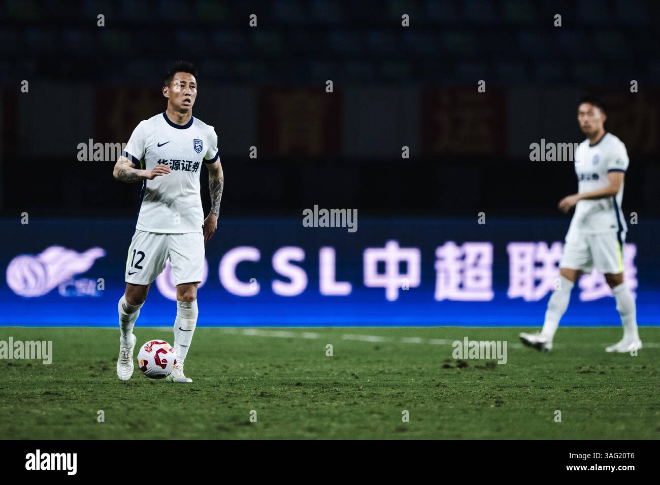Meizhou Hakka Football Club defeated Wuhan Three Towns Football Club with 3-1 at the fifth round ...