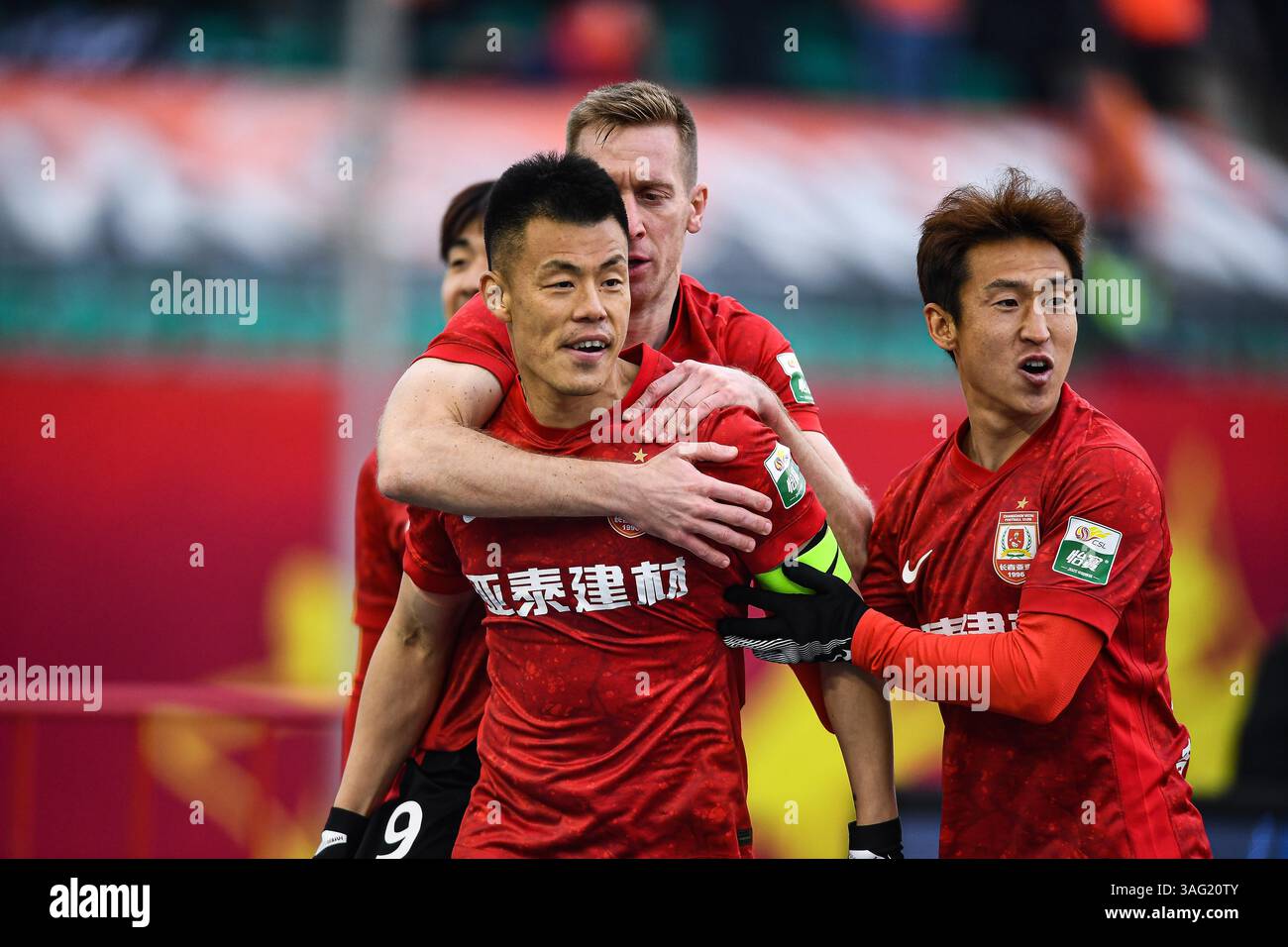 Shandong Taishan Football Club defeated Changchun Yatai Football Club ...