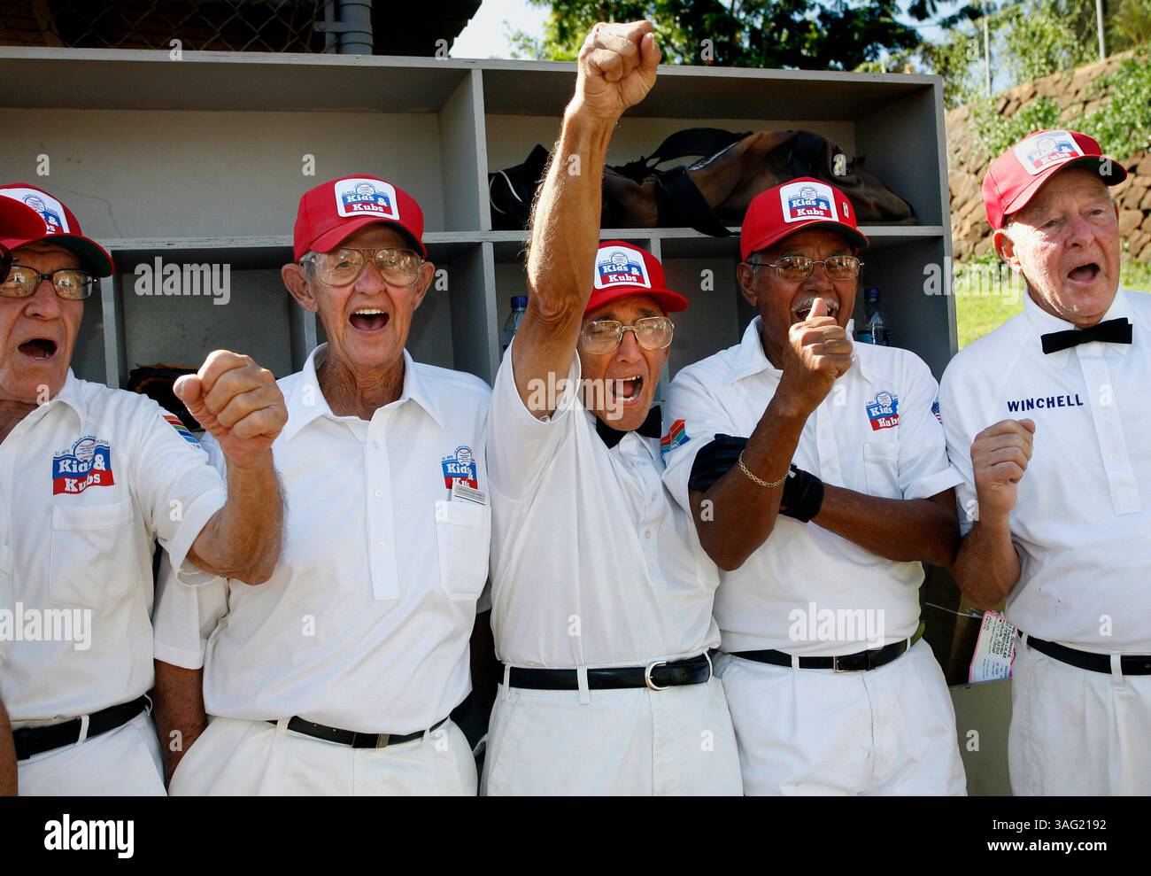 36- CAPTION: (Honolulu 12/19/07).From left: Kids and Kubs United States ...