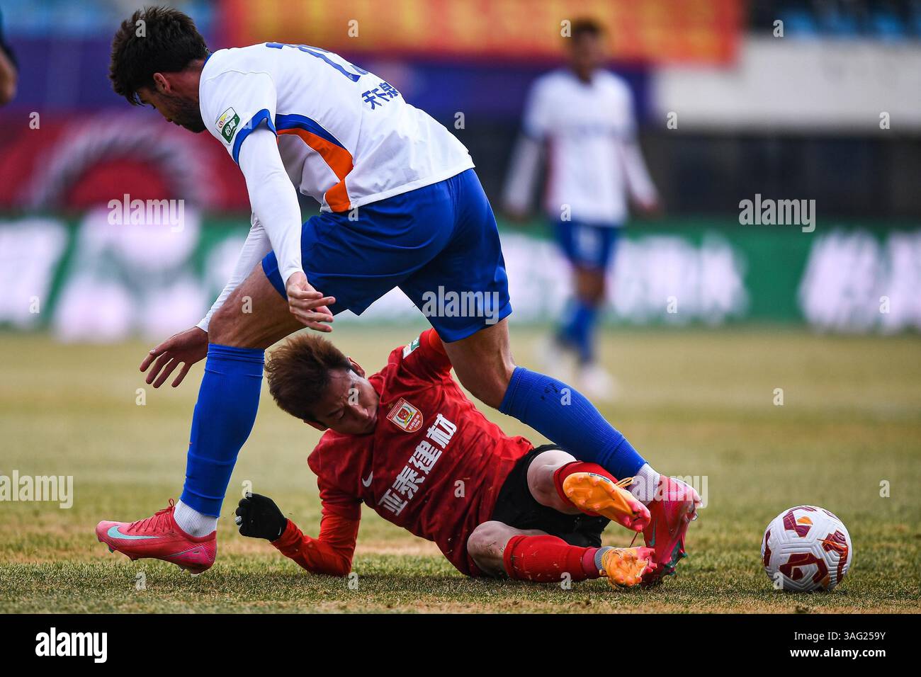 Shandong Taishan Football Club defeated Changchun Yatai Football Club ...