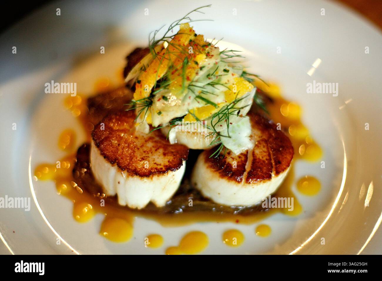 Pan seared diver scallops hi-res stock photography and images - Alamy