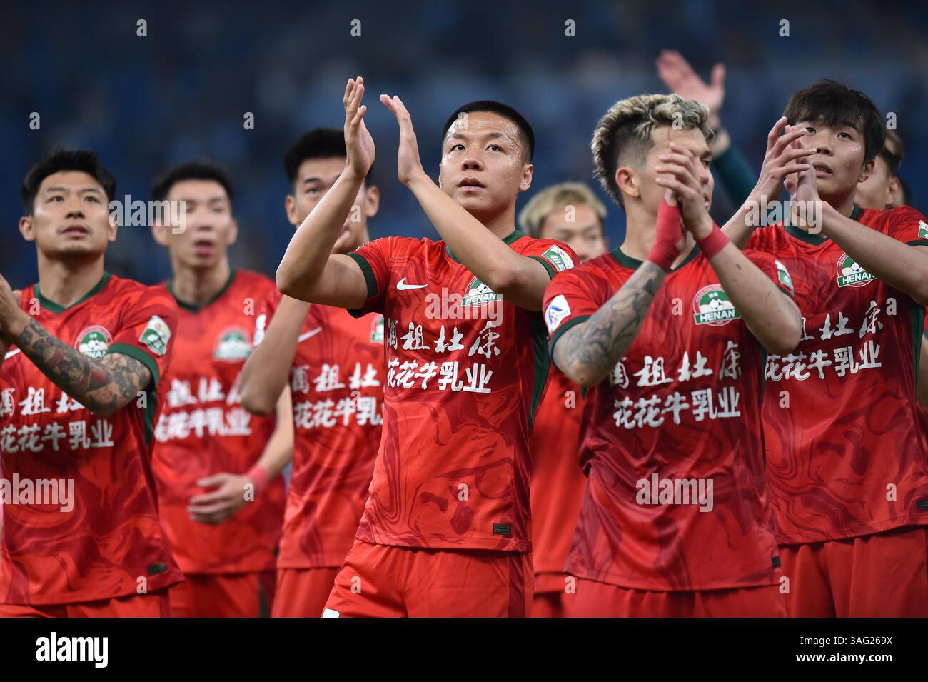 Henan Jiuzu Dukang Football Club defeated Shenzhen Peng City Football ...