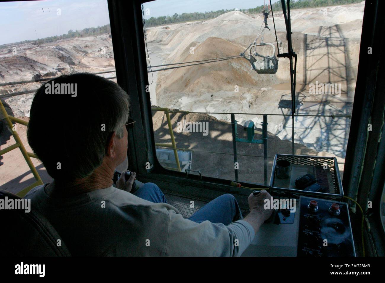 Photo taken on 3/29/2008) (DATELINE: Fort Lonesome) CAPTION: With a ...