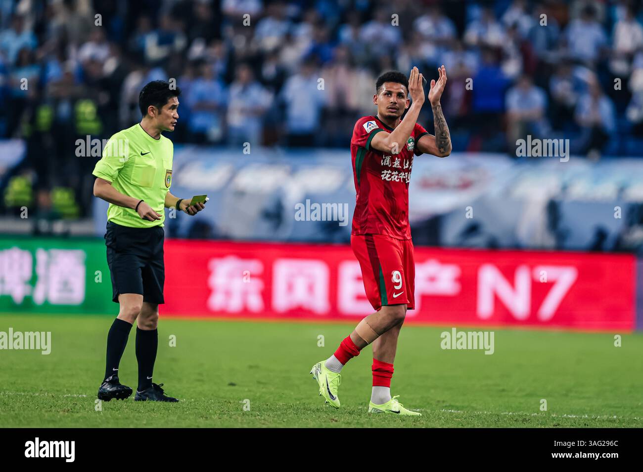 Henan Jiuzu Dukang Football Club defeated Shenzhen Peng City Football ...