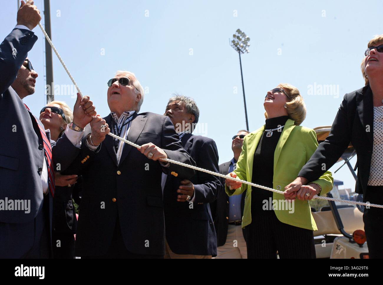 TP 285722 ZUPP Steinbr 2.Caption: (Tampa, 03/27/2008) George ...