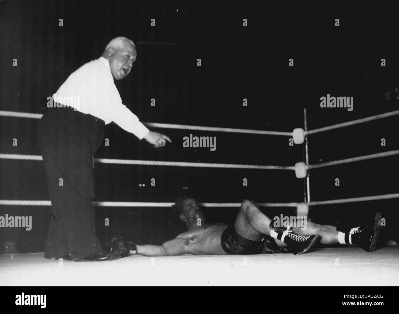 Picture Shows: Buxton Being Secuted out by referee Ben Green. April 27 ...