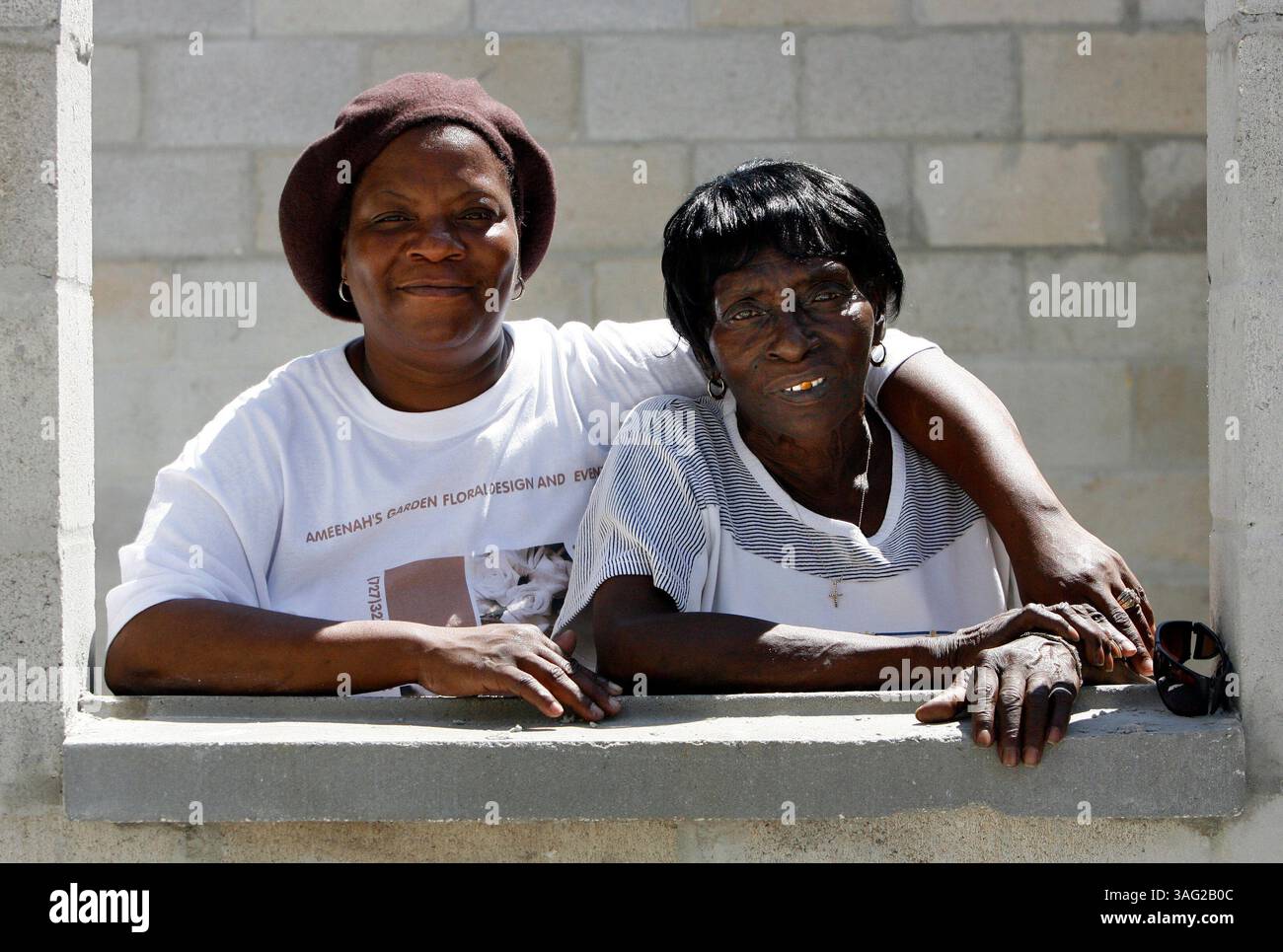 01- CAPTION: (ST. PETE 04/10/08).From left: Ernestine McCrone (cq), 51 ...