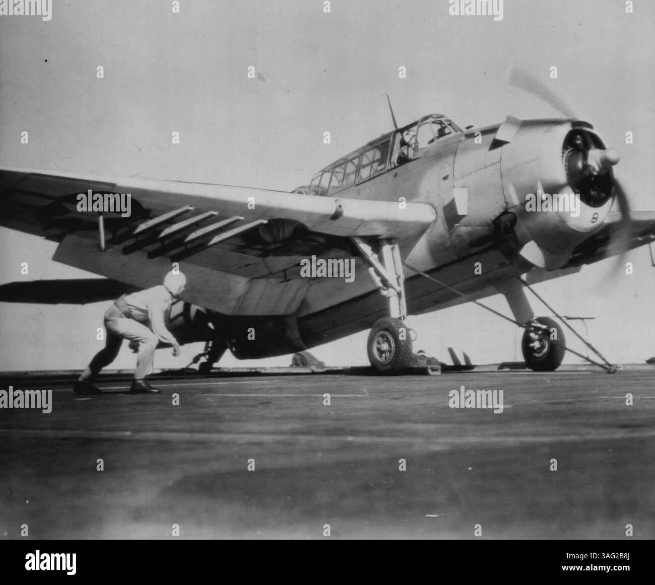 Torpedo Bomber Equipped To Hurl Rockets - A Grumman Avenger torpedo ...
