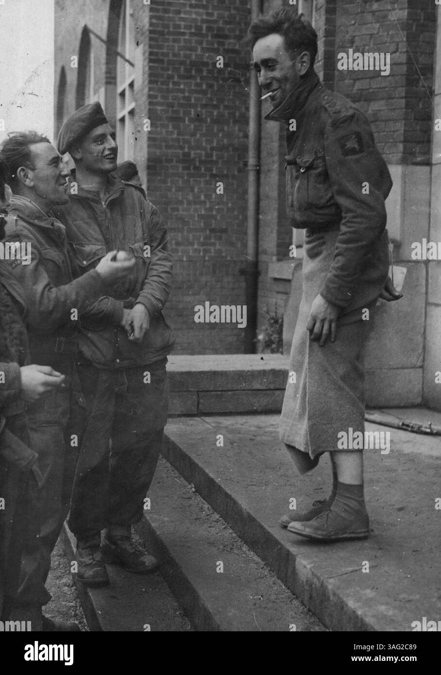 Evacuation of Arnhem Area -- British Airborne troops, evacuated from ...