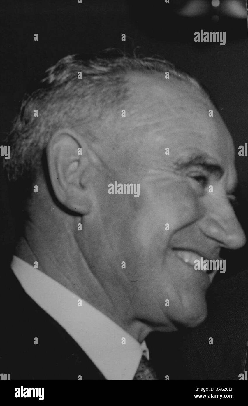 State luncheon to English Cricketers: Deputy Premier, Mr. Cahill on ...