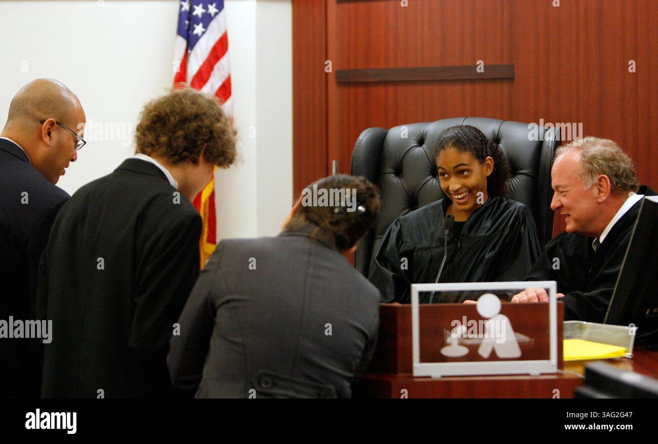 Mock trial school middle hi-res stock photography and images - Alamy