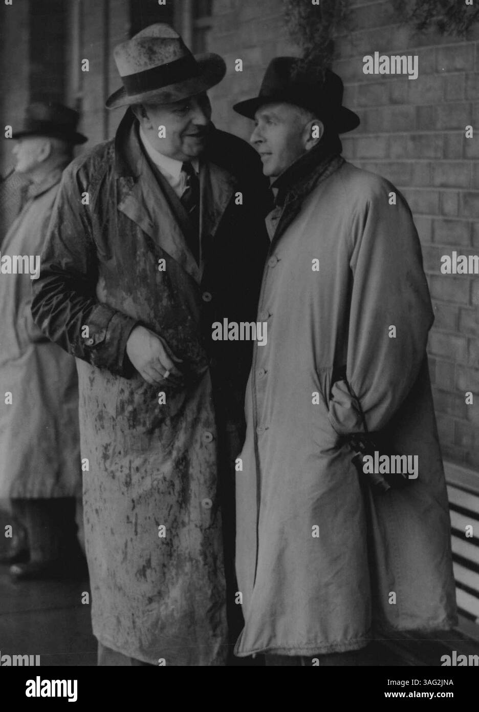 Mrs John Brunton and C Miller. April 14, 1940 Stock Photo - Alamy