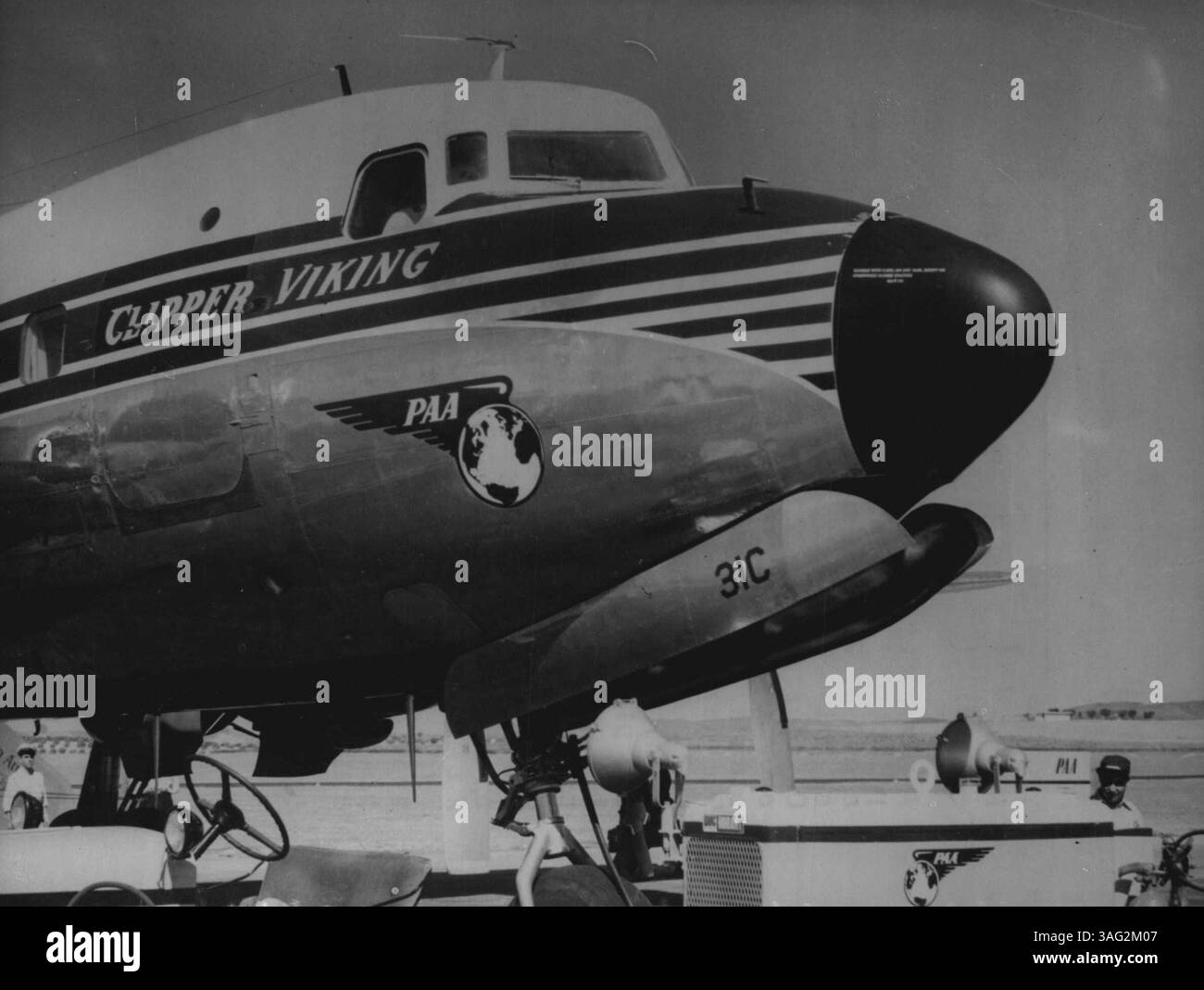 Aircraft radar nose cloud hi-res stock photography and images - Alamy