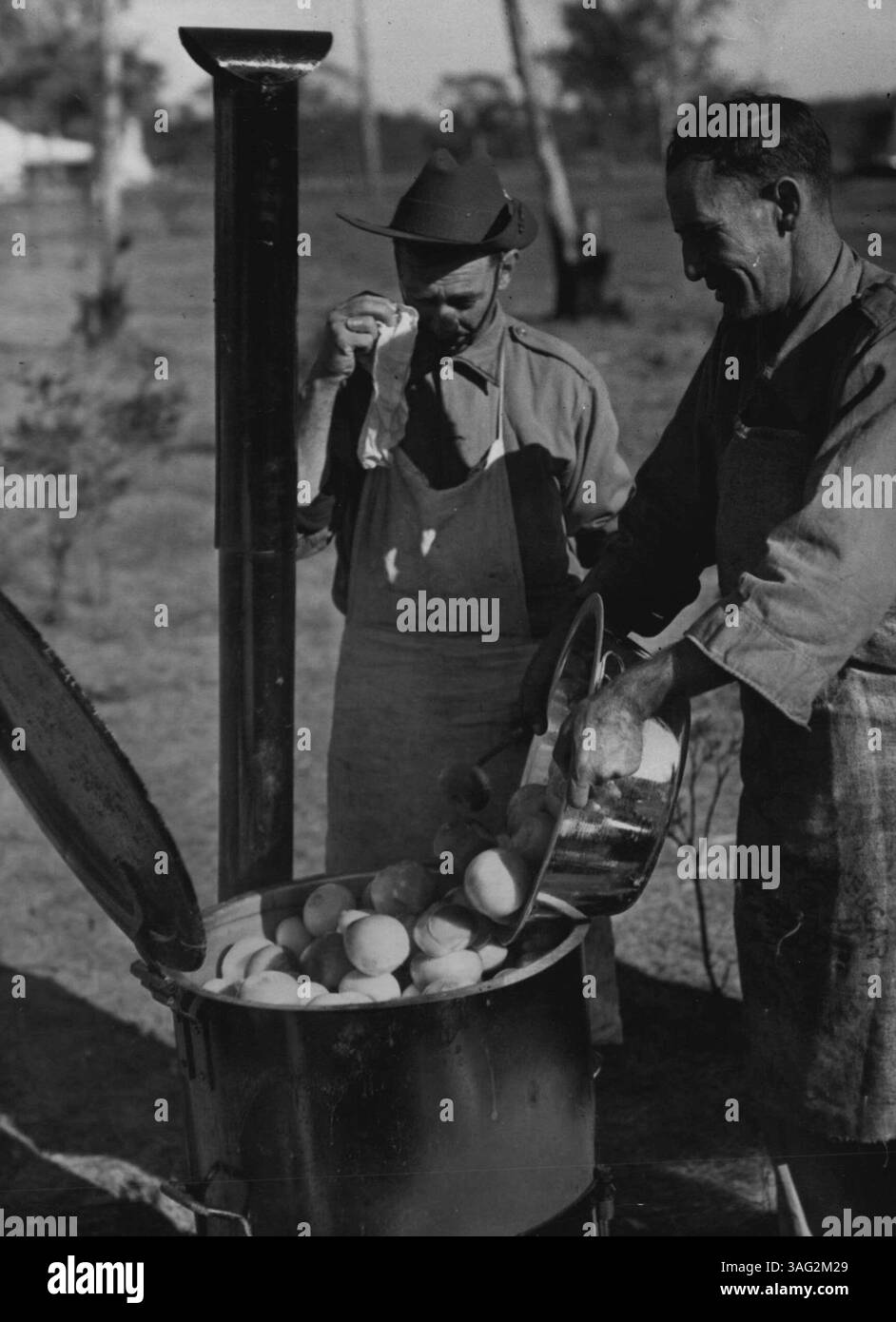 Army Cooks - Ernie Miller, Bert Luck. September 14, 1940 Stock Photo ...