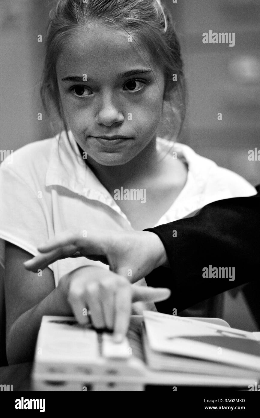 Book now red speech hi-res stock photography and images - Alamy
