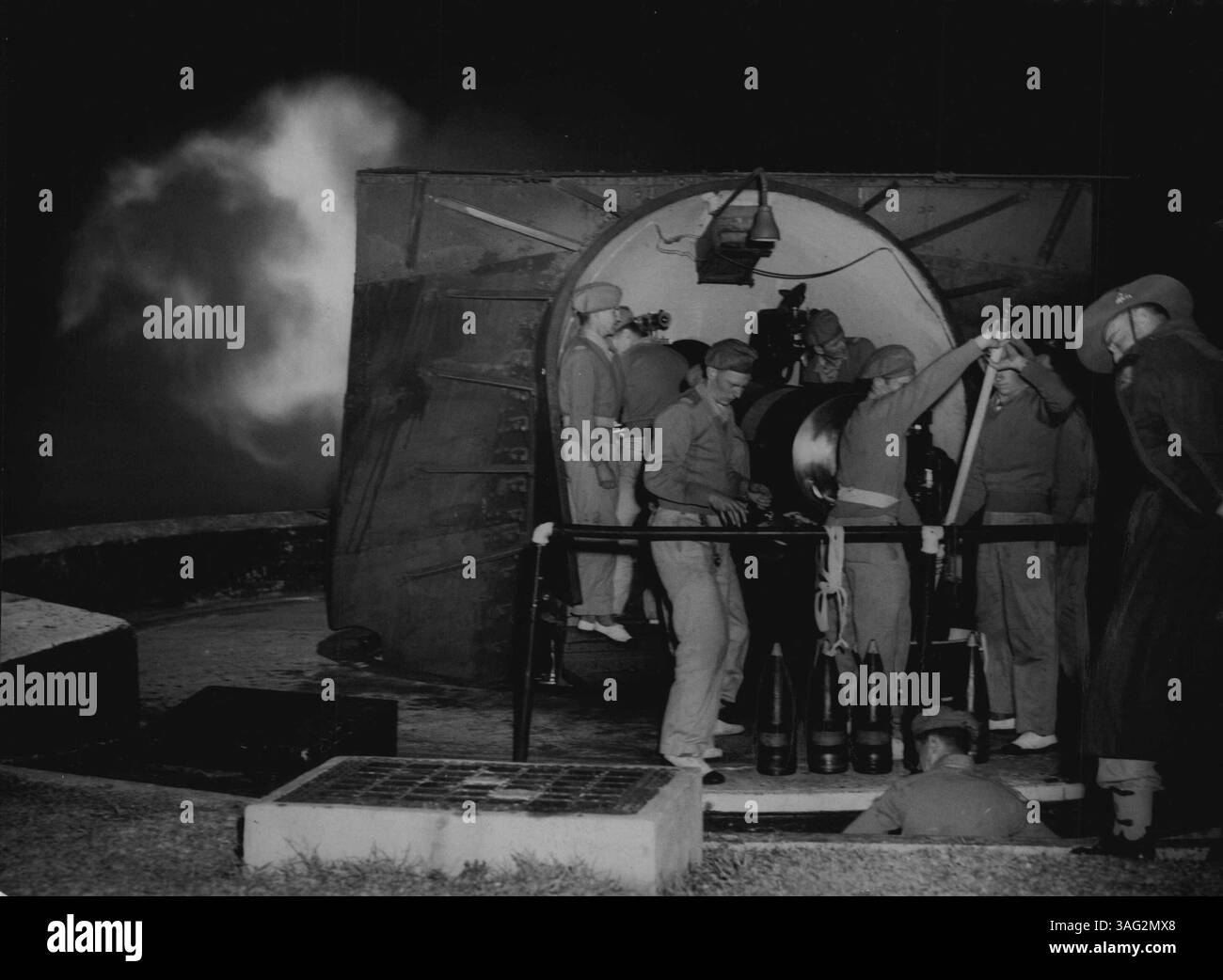 Coastal gun. December 21, 1955 Stock Photo - Alamy