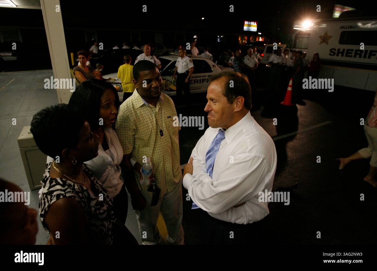 08/15/2008, Brandon) PHOTO : Sheriff, David Gee, right, talks to the ...