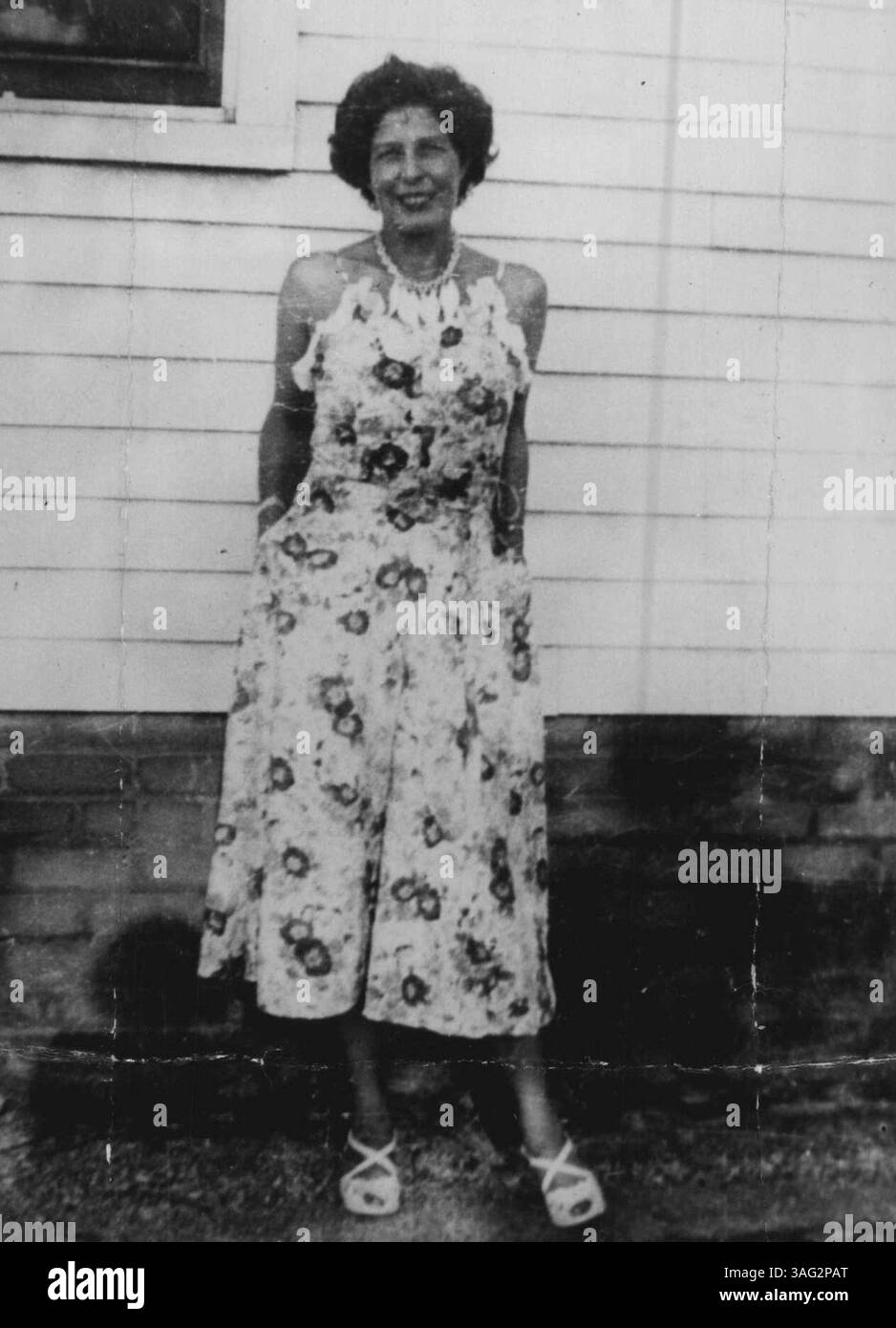 Beryl Mills mom Mrs Leslie Calder. February 10, 1954 Stock Photo - Alamy