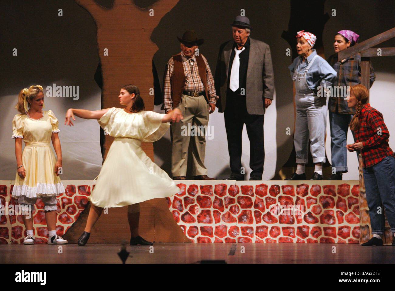 CAPTION: (10/18/2005 Spring Hill) the cast of the musical comedy ...
