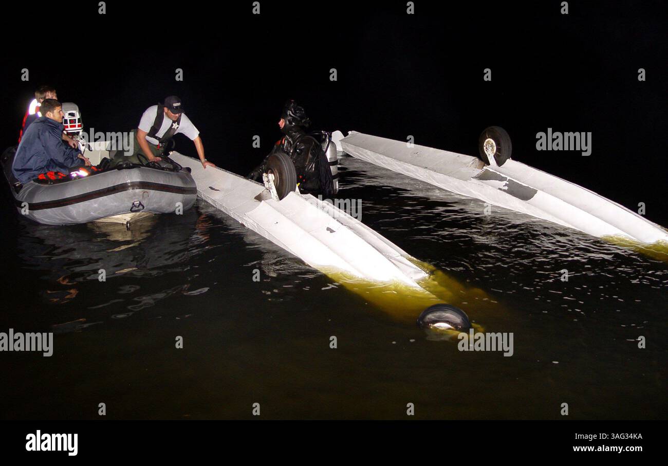 Hillsborough County Sheriff's deputies search for survivors of a ...
