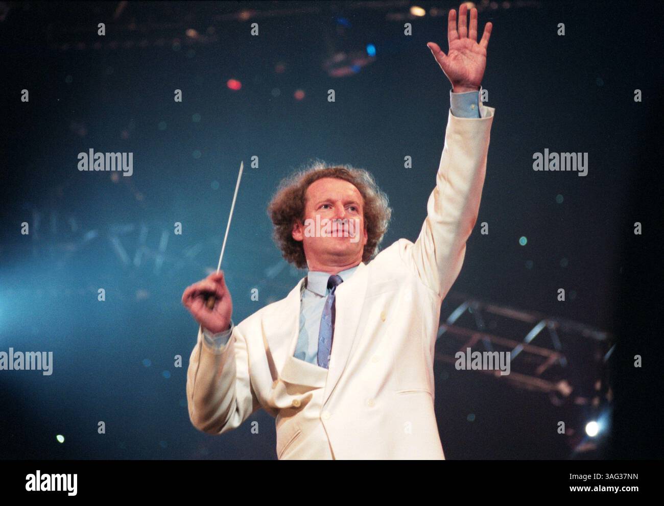 Dec 21, 2001; Antwerp, Belgium; ROBERT GROSLOT conducts Il Novecento ...