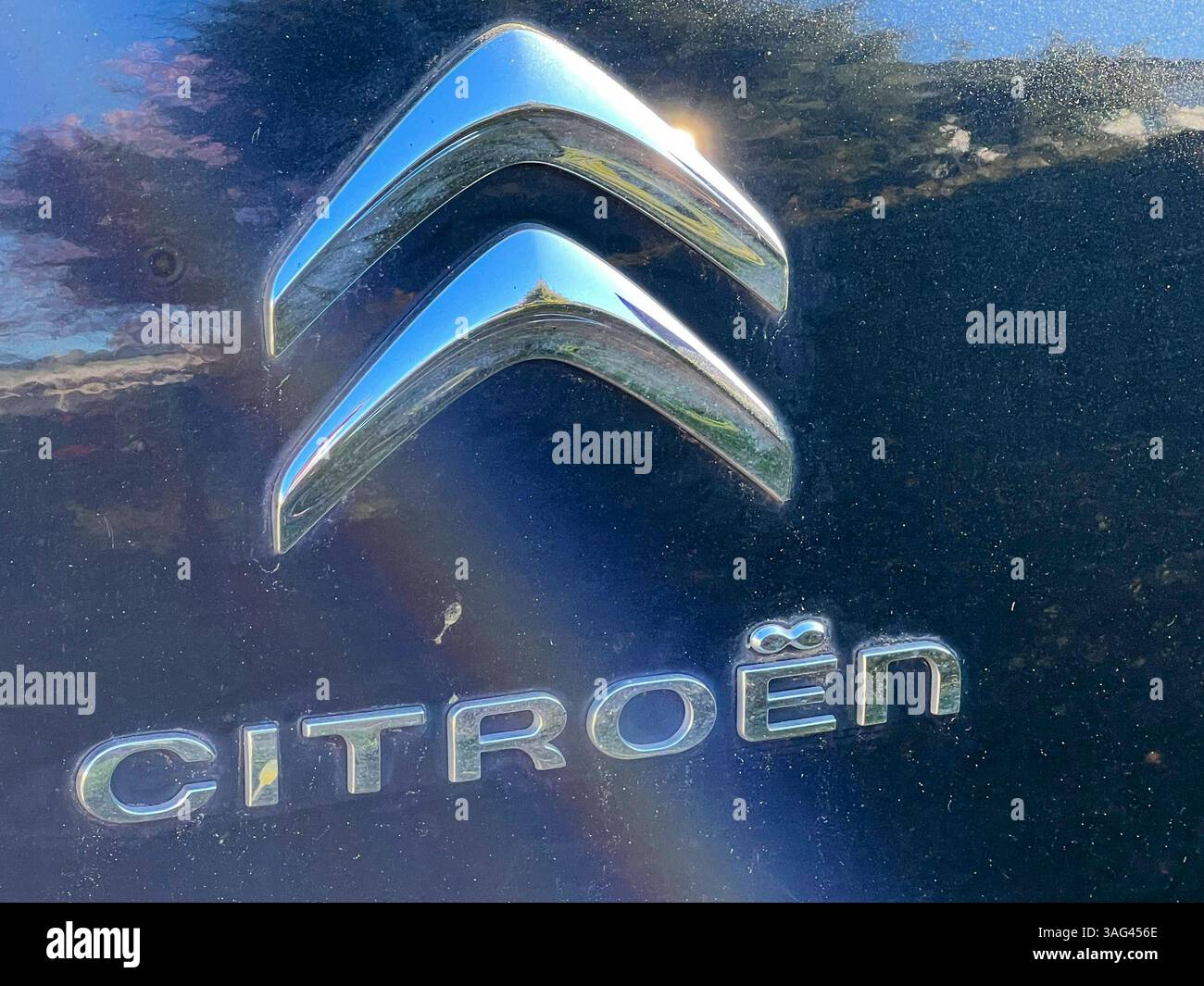 Das Citroen Logo Firmenlogo Citroen Schriftzug Buchstaben an der ...