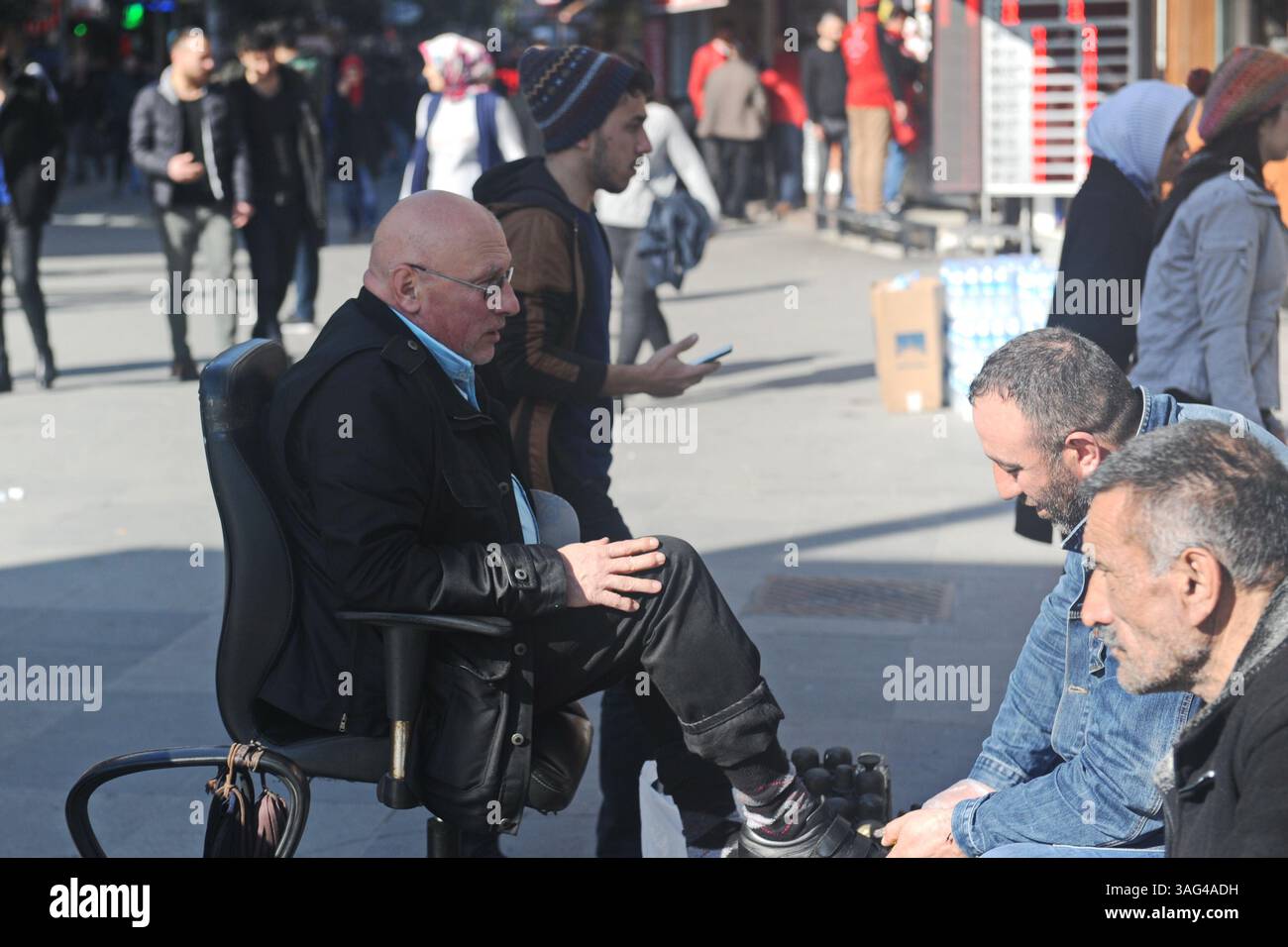 Urban architecture and city residents on the streets Stock Photo - Alamy