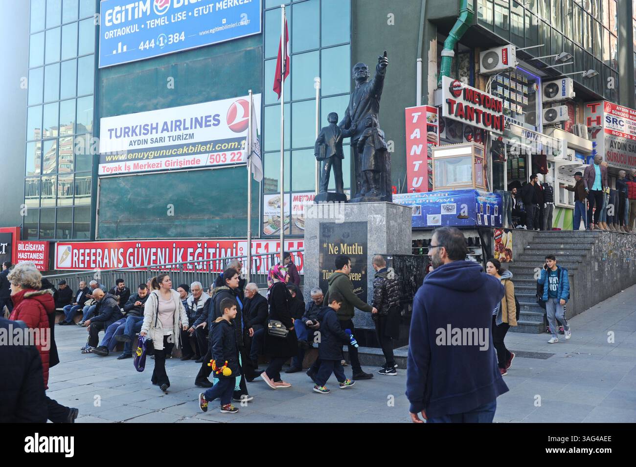 Urban architecture and city residents on the streets Stock Photo - Alamy