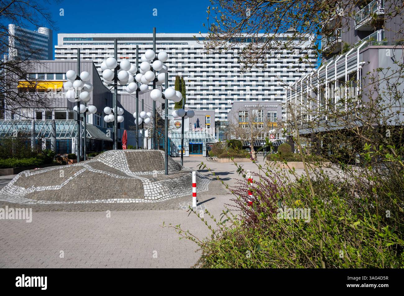 Muenchen, Arabella-Park in Bogenhausen *** Munich, Arabella Park in ...