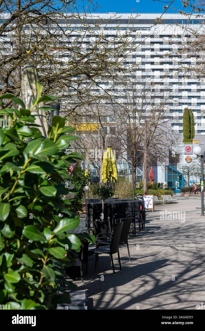 Muenchen, Arabella-Park in Bogenhausen *** Munich, Arabella Park in ...
