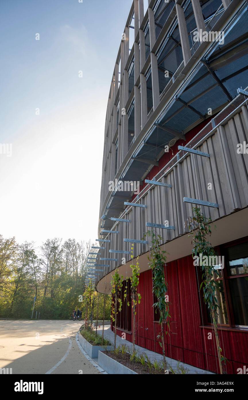 Muenchen, das neue Staatliche Wilhelm-Hauenstein-Gymnasium in ...