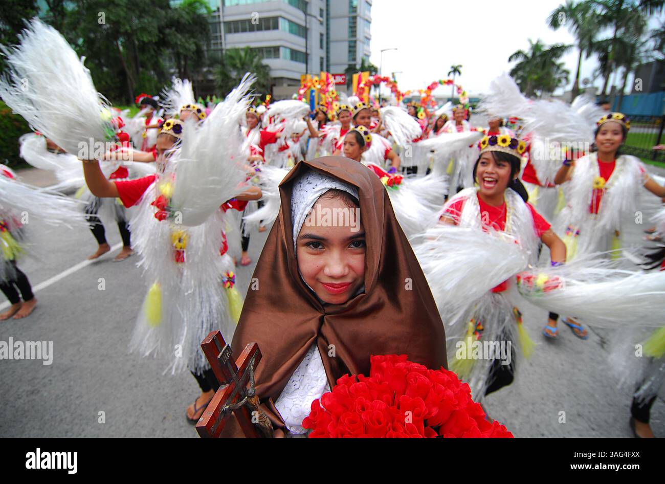 Oct. 7, 2012 - Manila, Philippines - Dancers perform in colorful ...