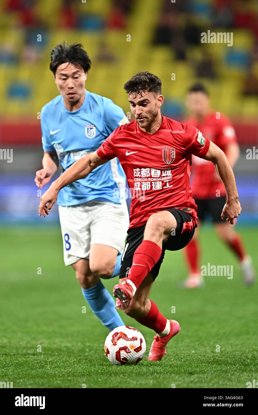 Chengdu Rongcheng Football Club defeated Dalian Yingbo Football Club ...