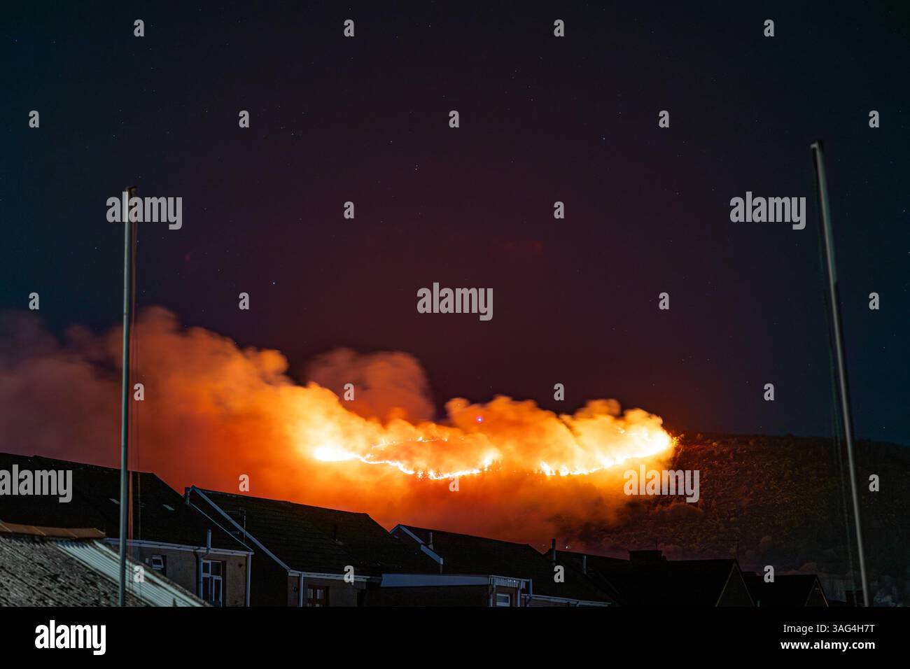 Port Talbot, Wales, Uk. 7th April 2025. Mountainside fire on Mynydd ...