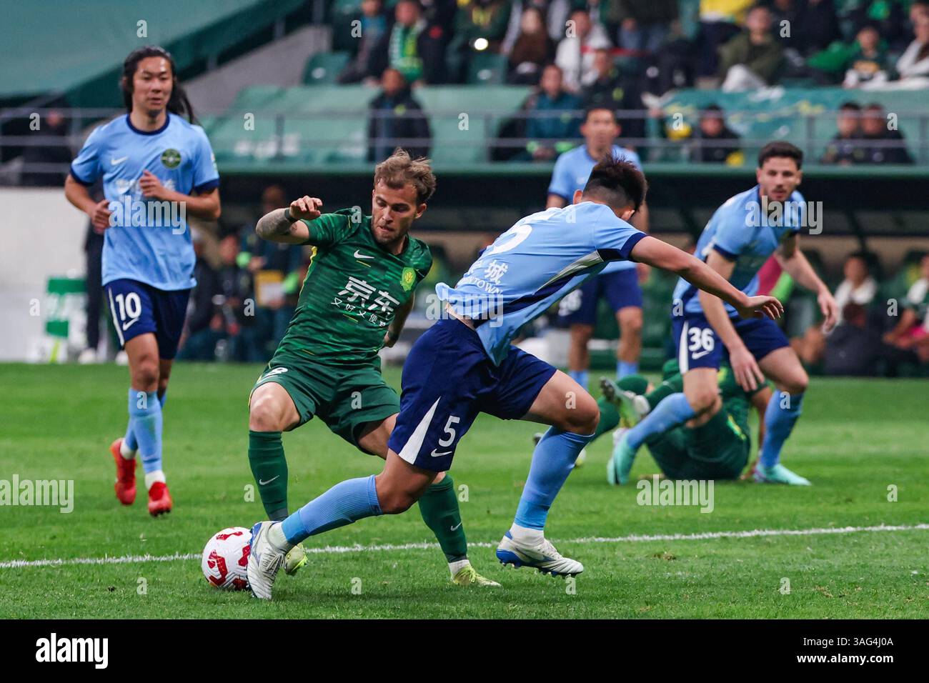 Beijing Guoan Football Club defeated Zhejiang Professional Football ...