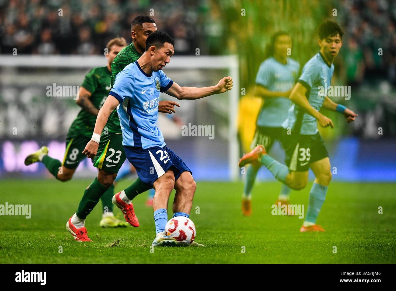 Beijing Guoan Football Club defeated Zhejiang Professional Football ...