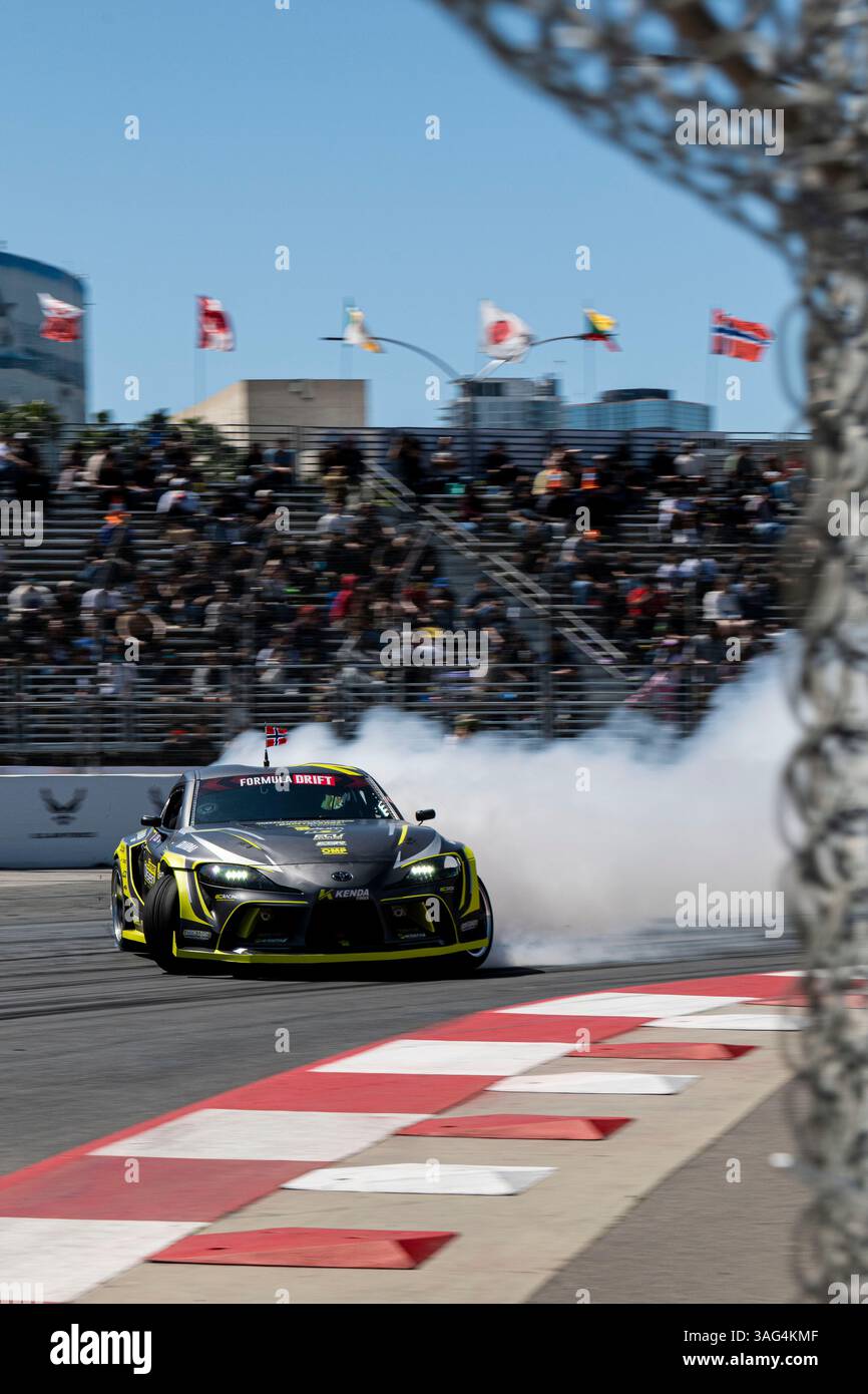 Simen Olsen hits the bank on inner zone three. Formula Drift kicks off ...