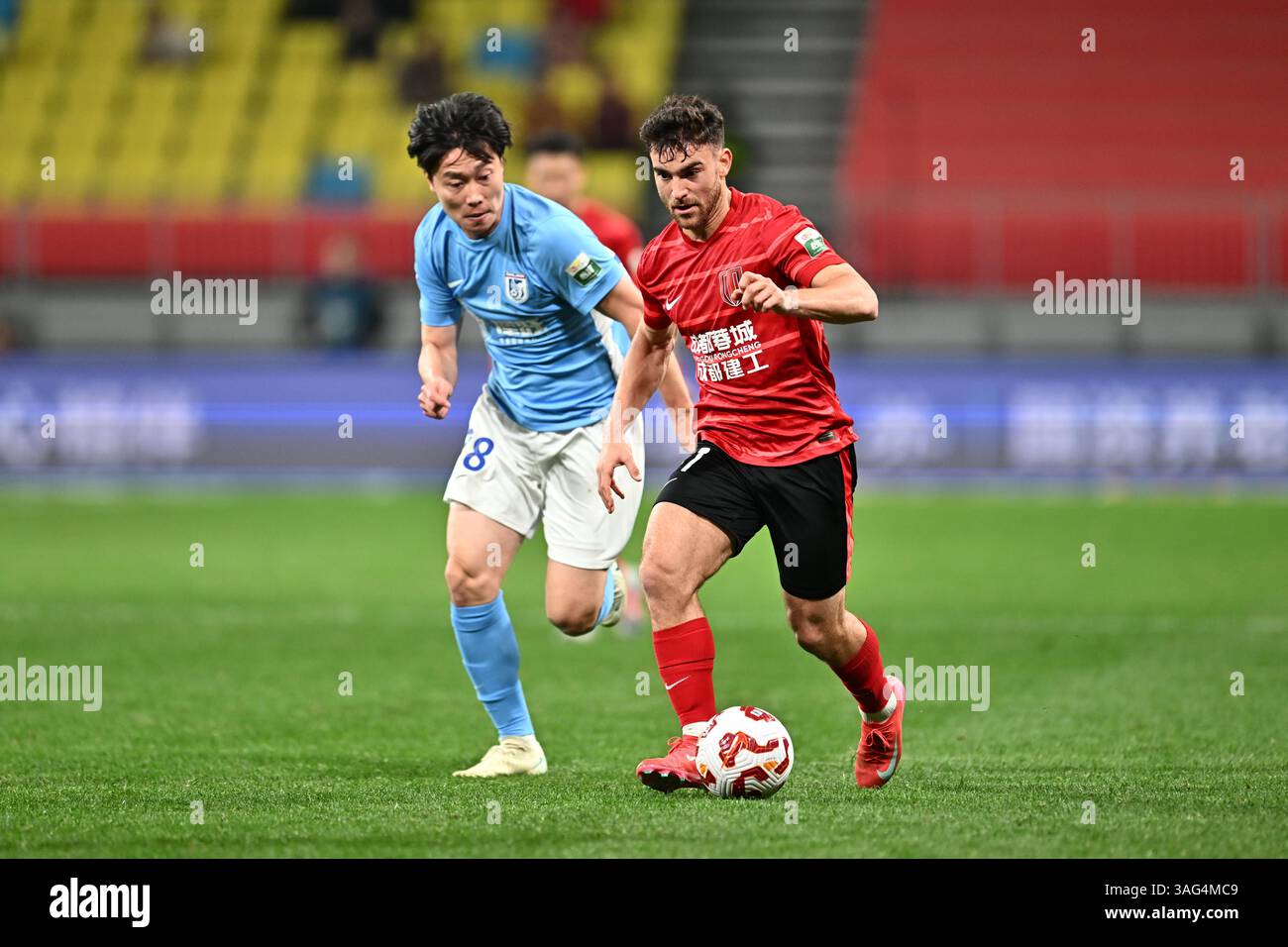 Chengdu Rongcheng Football Club defeated Dalian Yingbo Football Club ...