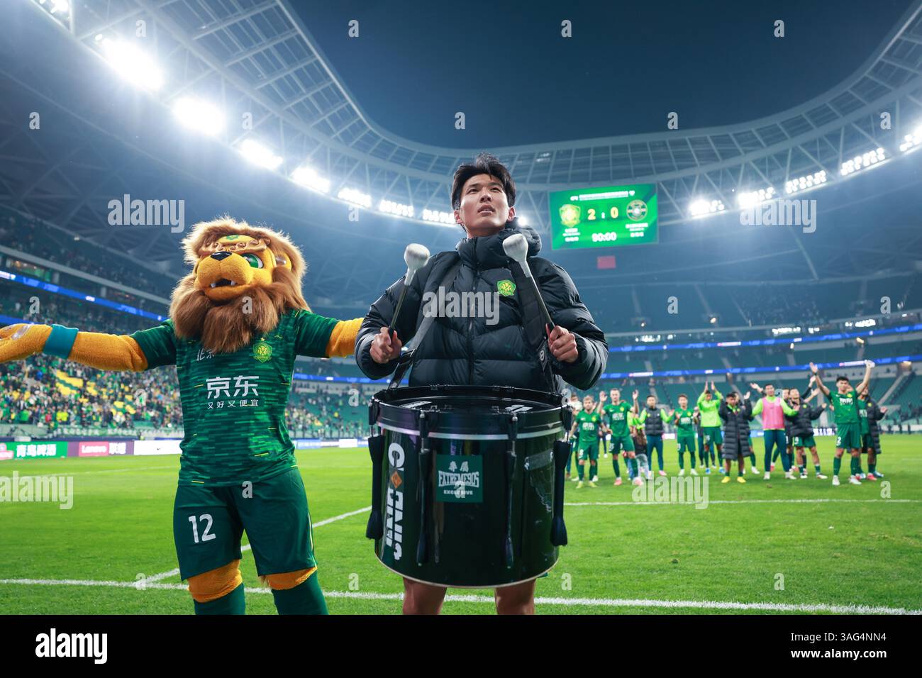 Beijing Guoan Football Club defeated Zhejiang Professional Football ...