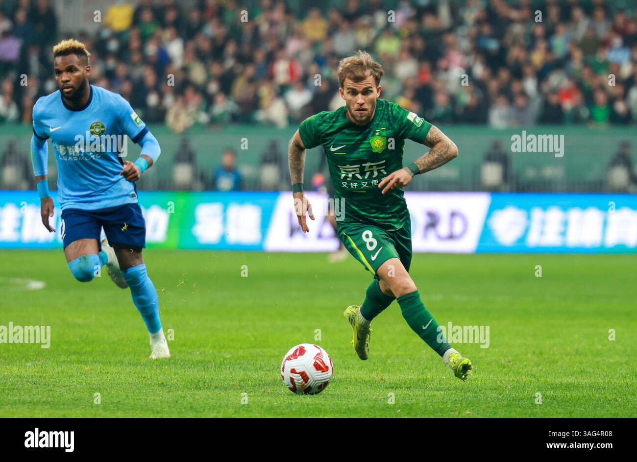 Beijing Guoan Football Club defeated Zhejiang Professional Football ...