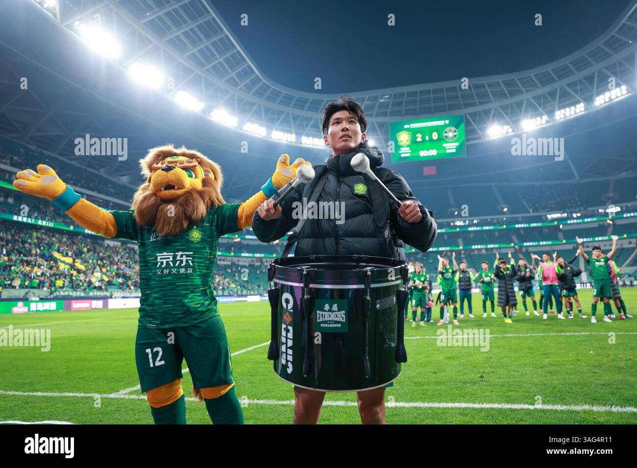 Beijing Guoan Football Club defeated Zhejiang Professional Football ...