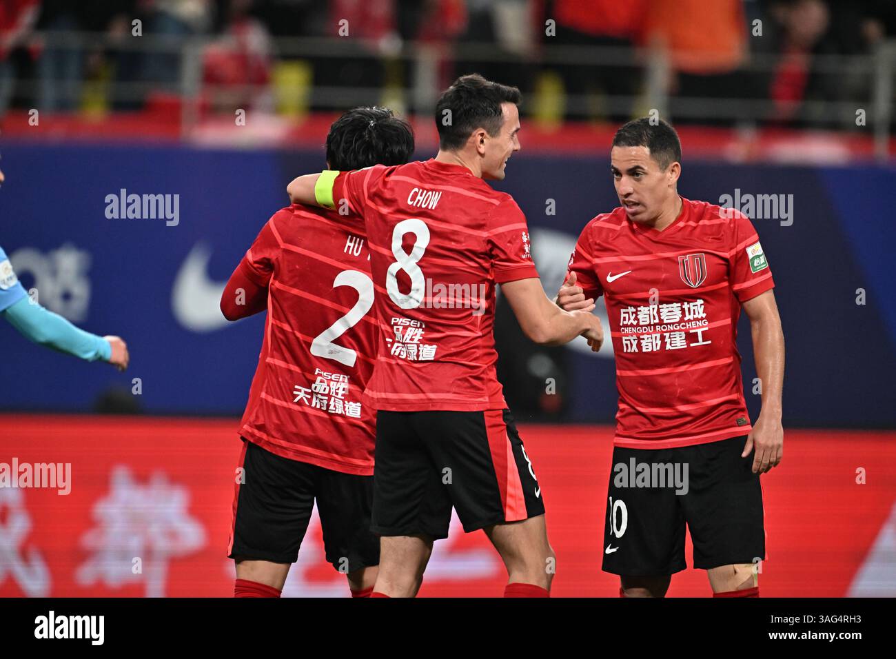 Chengdu Rongcheng Football Club defeated Dalian Yingbo Football Club ...