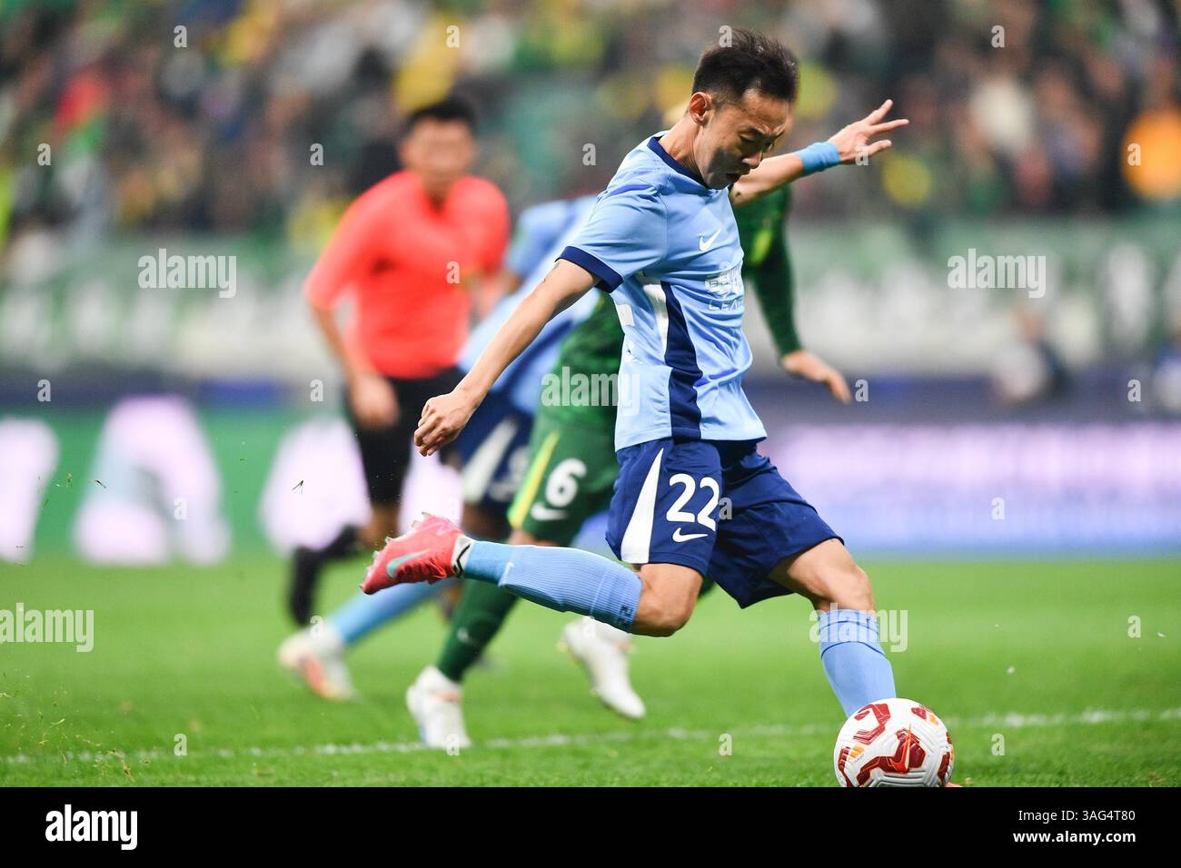 Beijing Guoan Football Club defeated Zhejiang Professional Football ...