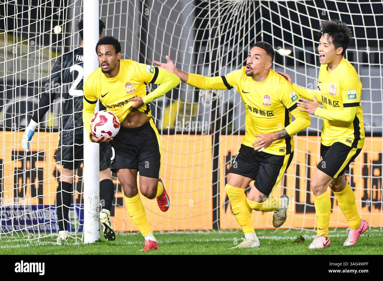 Qingdao West Coast Football Club 2-2 draw Tianjin Jinmen Tiger Football ...